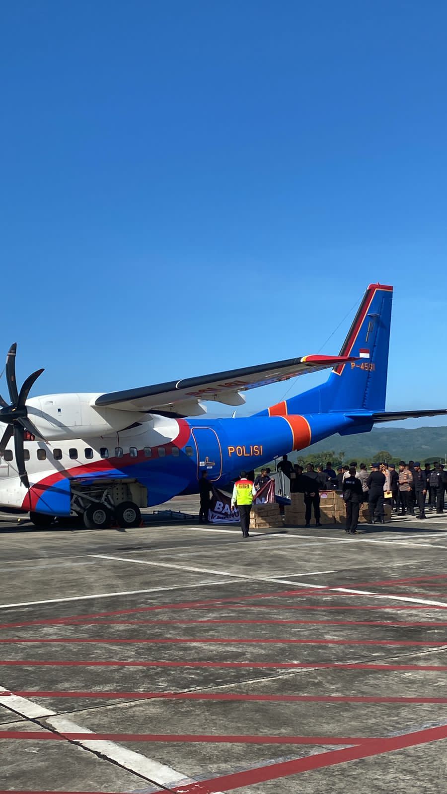 2,5 Ton Logistik dan RON Bantuan Mabes Polri untuk Aceh Tiba di Bandara ...